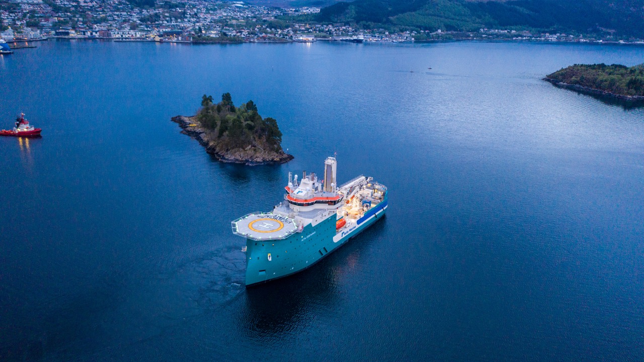 Ulstein Verft: Acta Centaurus off to work after delivery